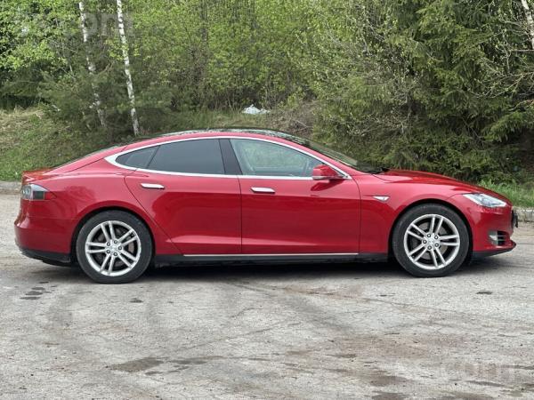 Red Tesla Model S 2014 in Liepaja, with an engine capacity of 0.00 L and mileage of 0 thousand km for 14999 €, photo 6 on AUTOMOTO.COM.LV