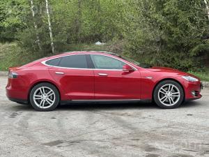 Sarkans Tesla Model S 2014 Liepāja, ar dzinēja tilpumu 0.00 L un nobraukumu 0 tūkst. km par 14999 €, foto 7 vietnē AUTOMOTO.COM.LV