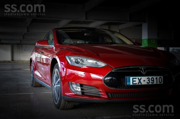Sarkans Tesla Model S 2014 Rīga, ar dzinēja tilpumu 0.00 L un nobraukumu 330 tūkst. km par 12890 €, foto 1 vietnē AUTOMOTO.COM.LV