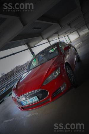 Red Tesla Model S 2014 in Riga, with an engine capacity of 0.00 L and mileage of 330 thousand km for 12890 €, photo 7 on AUTOMOTO.COM.LV