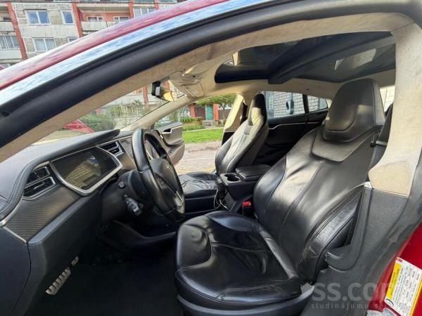 Sarkans Tesla Model S 2014 Rīga, ar dzinēja tilpumu 0.00 L un nobraukumu 330 tūkst. km par 12890 €, foto 8 vietnē AUTOMOTO.COM.LV