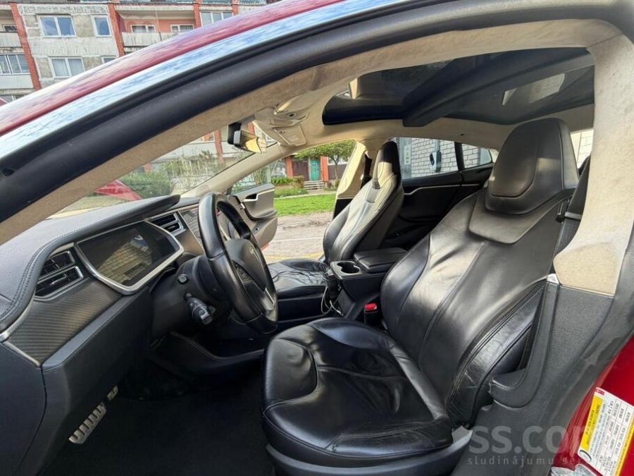 Red Tesla Model S 2014 in Riga, with an engine capacity of 0.00 L and mileage of 330 thousand km for 12890 €, photo 9 on AUTOMOTO.COM.LV