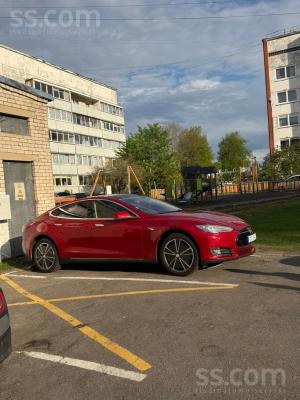 Red Tesla Model S 2014 in Riga, with an engine capacity of 0.00 L and mileage of 330 thousand km for 12890 €, photo 11 on AUTOMOTO.COM.LV
