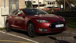 Red Tesla Model S 2014 in Riga, with an engine capacity of 0.00 L and mileage of 330 thousand km for 12890 €, photo 12 on AUTOMOTO.COM.LV