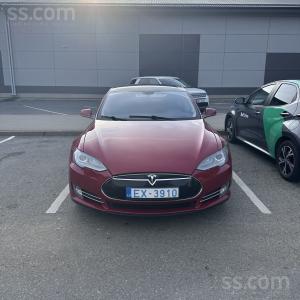 Red Tesla Model S 2014 in Riga, with an engine capacity of 0.00 L and mileage of 336 thousand km for 13450 €, photo 7 on AUTOMOTO.COM.LV
