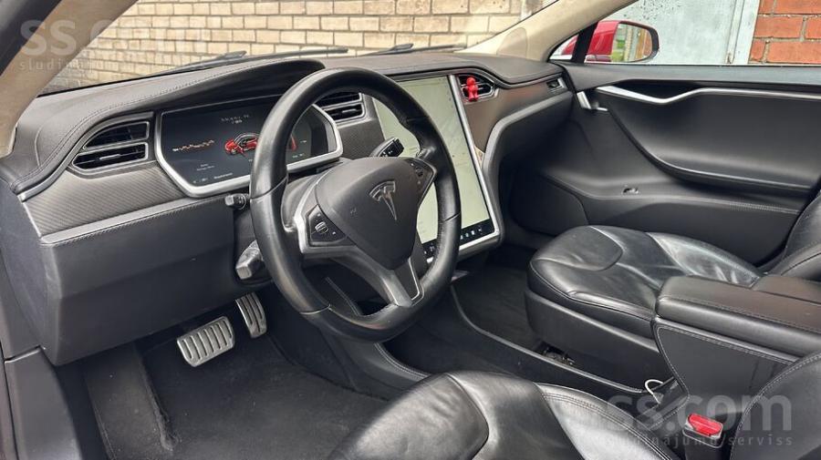 Red Tesla Model S 2014 in Riga, with an engine capacity of 0.00 L and mileage of 336 thousand km for 13450 €, photo 8 on AUTOMOTO.COM.LV