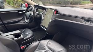 Red Tesla Model S 2014 in Riga, with an engine capacity of 0.00 L and mileage of 336 thousand km for 13450 €, photo 9 on AUTOMOTO.COM.LV