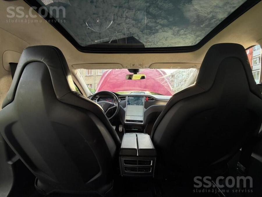 Red Tesla Model S 2014 in Riga, with an engine capacity of 0.00 L and mileage of 336 thousand km for 13450 €, photo 11 on AUTOMOTO.COM.LV