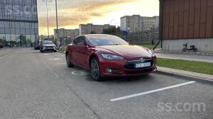 Красный Тесла Модель С 2014 в Рига, объемом двигателя 0.00 л и пробегом 336 тыс. км за 13450 €, фото  на AUTOMOTO.COM.LV