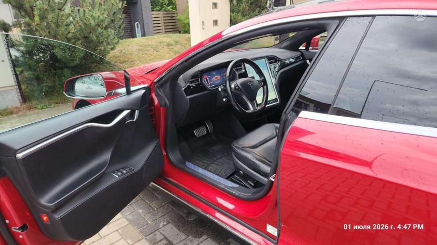 Sarkans Tesla Model S 2015 Viļņa, ar dzinēja tilpumu 0.00 L un nobraukumu 135 tūkst. km par 23500 €, foto 5 vietnē AUTOMOTO.COM.LV