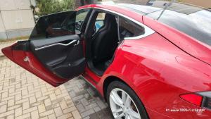 Sarkans Tesla Model S 2015 Viļņa, ar dzinēja tilpumu 0.00 L un nobraukumu 135 tūkst. km par 23500 €, foto 7 vietnē AUTOMOTO.COM.LV