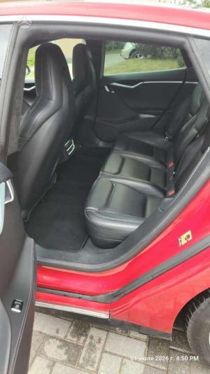 Sarkans Tesla Model S 2015 Viļņa, ar dzinēja tilpumu 0.00 L un nobraukumu 135 tūkst. km par 23500 €, foto 8 vietnē AUTOMOTO.COM.LV