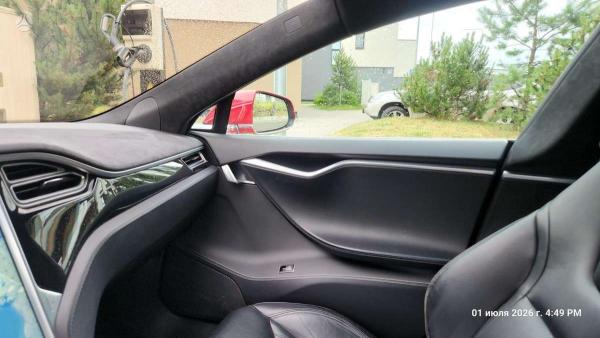 Sarkans Tesla Model S 2015 Viļņa, ar dzinēja tilpumu 0.00 L un nobraukumu 135 tūkst. km par 23500 €, foto 8 vietnē AUTOMOTO.COM.LV