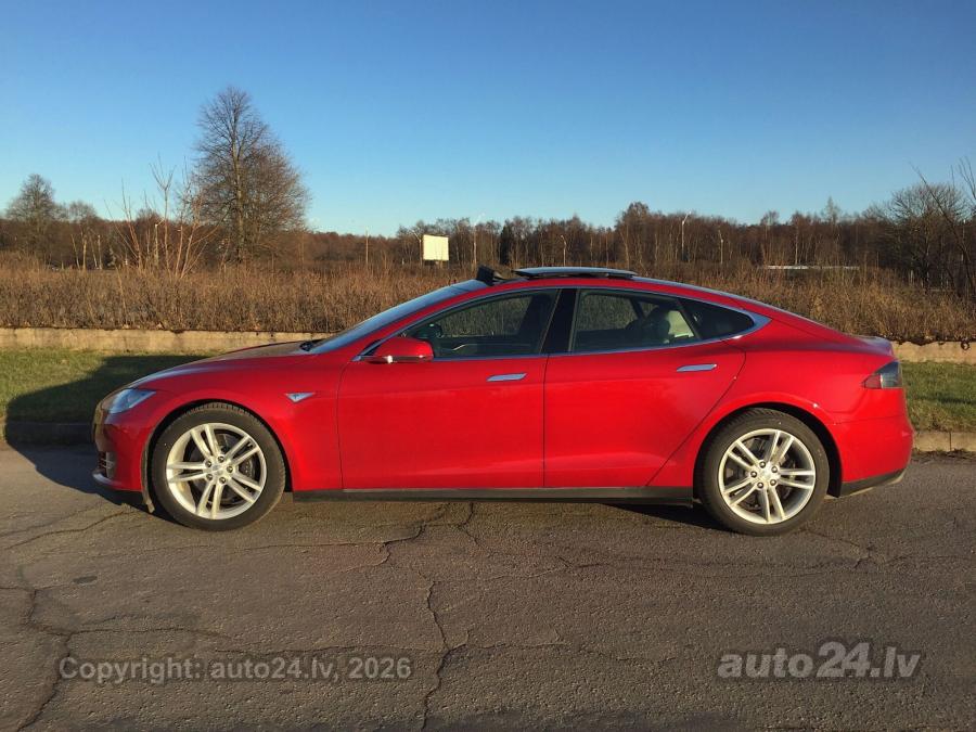 Red Tesla Model S 2016 in Tallinn, with an engine capacity of 0.00 L and mileage of 169 thousand km for 19000 €, photo 1 on AUTOMOTO.COM.LV