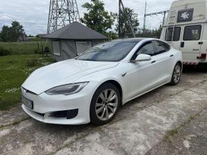 Sarkans Tesla Model S 2016 Kauņa, ar dzinēja tilpumu 0.00 L un nobraukumu 240 tūkst. km par 14500 €, foto  vietnē AUTOMOTO.COM.LV