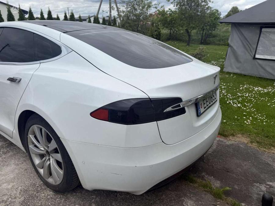 Sarkans Tesla Model S 2016 Kauņa, ar dzinēja tilpumu 0.00 L un nobraukumu 240 tūkst. km par 14500 €, foto 5 vietnē AUTOMOTO.COM.LV