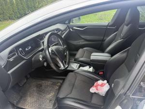 Sarkans Tesla Model S 2016 Kauņa, ar dzinēja tilpumu 0.00 L un nobraukumu 240 tūkst. km par 14500 €, foto 7 vietnē AUTOMOTO.COM.LV