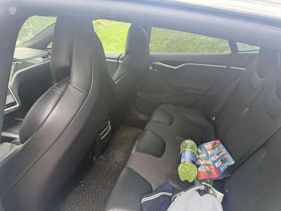 Sarkans Tesla Model S 2016 Kauņa, ar dzinēja tilpumu 0.00 L un nobraukumu 240 tūkst. km par 14500 €, foto 8 vietnē AUTOMOTO.COM.LV