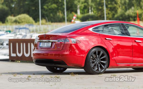 Red Tesla Model S 2018 in Tallinn, with an engine capacity of 0.00 L and mileage of 150 thousand km for 26500 €, photo 9 on AUTOMOTO.COM.LV