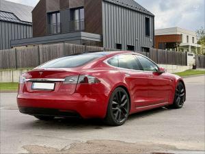 Red Tesla Model S 2020 in Vilnius, with an engine capacity of 0.00 L and mileage of 278 thousand km for 26950 €, photo 7 on AUTOMOTO.COM.LV