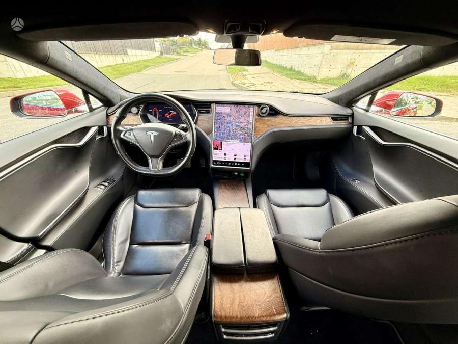 Red Tesla Model S 2020 in Vilnius, with an engine capacity of 0.00 L and mileage of 278 thousand km for 26950 €, photo 14 on AUTOMOTO.COM.LV