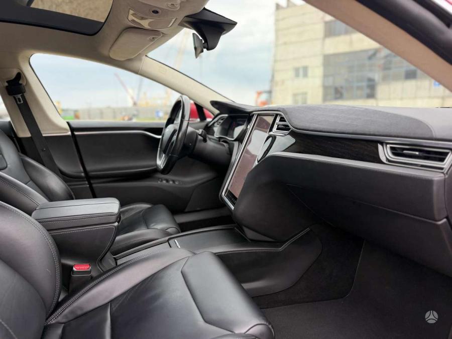 Sarkans Tesla Model S 2020 Klaipėda, ar dzinēja tilpumu 0.00 L un nobraukumu 52 tūkst. km par 28250 €, foto 13 vietnē AUTOMOTO.COM.LV