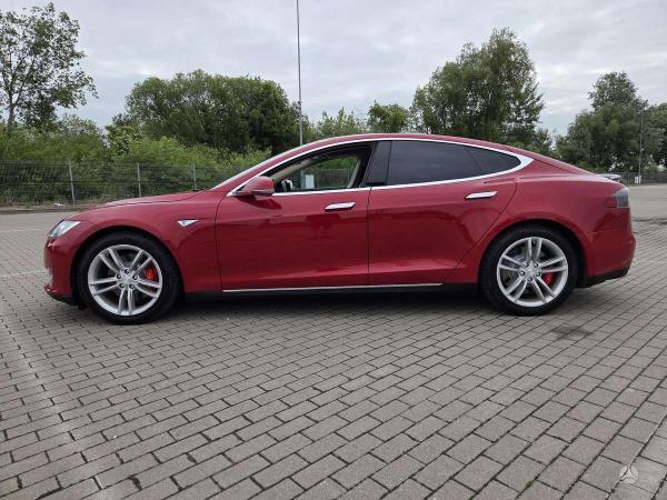 Sarkans Tesla Model S 2014 Marijampole, ar dzinēja tilpumu 0.00 L un nobraukumu 126 tūkst. km par 11500 €, foto 2 vietnē AUTOMOTO.COM.LV