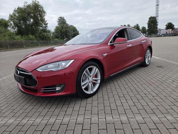 Sarkans Tesla Model S 2014 Marijampole, ar dzinēja tilpumu 0.00 L un nobraukumu 126 tūkst. km par 11500 €, foto 3 vietnē AUTOMOTO.COM.LV