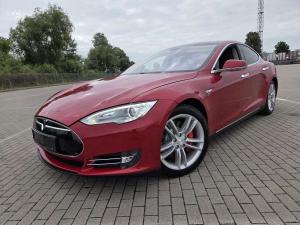 Red Tesla Model S 2014 in Marijampole, with an engine capacity of 0.00 L and mileage of 126 thousand km for 11500 €, photo  on AUTOMOTO.COM.LV