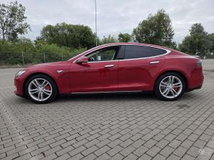 Sarkans Tesla Model S 2014 Marijampole, ar dzinēja tilpumu 0.00 L un nobraukumu 126 tūkst. km par 11500 €, foto 3 vietnē AUTOMOTO.COM.LV