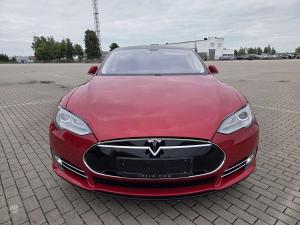 Sarkans Tesla Model S 2014 Marijampole, ar dzinēja tilpumu 0.00 L un nobraukumu 126 tūkst. km par 11500 €, foto 5 vietnē AUTOMOTO.COM.LV