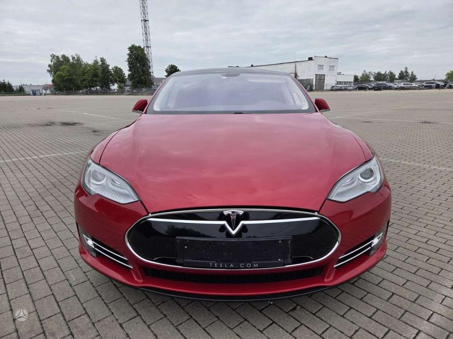 Sarkans Tesla Model S 2014 Marijampole, ar dzinēja tilpumu 0.00 L un nobraukumu 126 tūkst. km par 11500 €, foto 5 vietnē AUTOMOTO.COM.LV