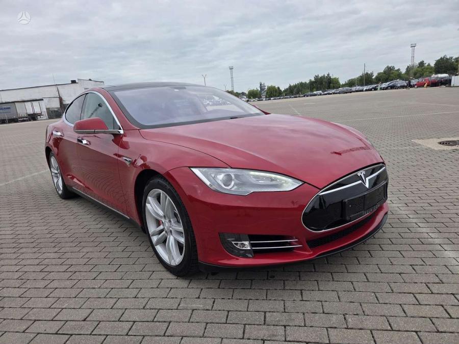 Sarkans Tesla Model S 2014 Marijampole, ar dzinēja tilpumu 0.00 L un nobraukumu 126 tūkst. km par 11500 €, foto 6 vietnē AUTOMOTO.COM.LV