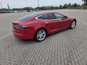 Sarkans Tesla Model S 2014 Marijampole, ar dzinēja tilpumu 0.00 L un nobraukumu 126 tūkst. km par 11500 €, foto 8 vietnē AUTOMOTO.COM.LV