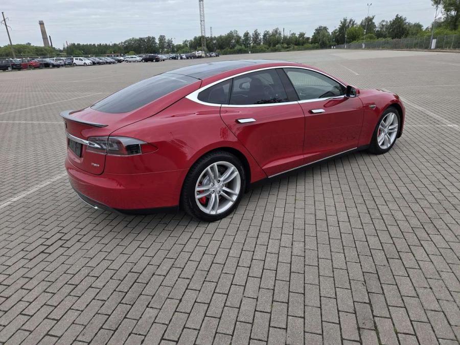 Sarkans Tesla Model S 2014 Marijampole, ar dzinēja tilpumu 0.00 L un nobraukumu 126 tūkst. km par 11500 €, foto 8 vietnē AUTOMOTO.COM.LV