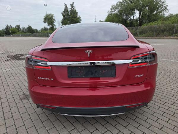 Red Tesla Model S 2014 in Marijampole, with an engine capacity of 0.00 L and mileage of 126 thousand km for 11500 €, photo 8 on AUTOMOTO.COM.LV
