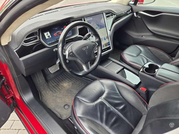 Red Tesla Model S 2014 in Marijampole, with an engine capacity of 0.00 L and mileage of 126 thousand km for 11500 €, photo 9 on AUTOMOTO.COM.LV
