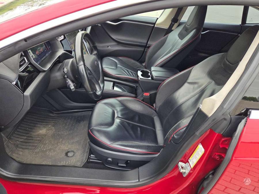 Sarkans Tesla Model S 2014 Marijampole, ar dzinēja tilpumu 0.00 L un nobraukumu 126 tūkst. km par 11500 €, foto 11 vietnē AUTOMOTO.COM.LV