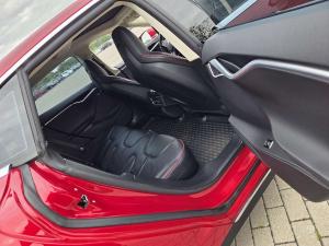 Sarkans Tesla Model S 2014 Marijampole, ar dzinēja tilpumu 0.00 L un nobraukumu 126 tūkst. km par 11500 €, foto 13 vietnē AUTOMOTO.COM.LV