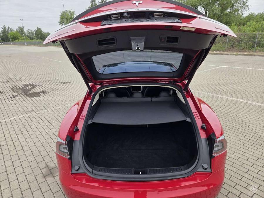 Sarkans Tesla Model S 2014 Marijampole, ar dzinēja tilpumu 0.00 L un nobraukumu 126 tūkst. km par 11500 €, foto 14 vietnē AUTOMOTO.COM.LV