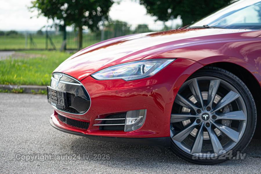 Sarkans Tesla Model S 2015 Tartu, ar dzinēja tilpumu 0.00 L un nobraukumu 178 tūkst. km par 19999 €, foto 14 vietnē AUTOMOTO.COM.LV