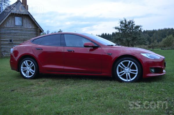 Sarkans Tesla Model S 2015 Rīga, ar dzinēja tilpumu 0.00 L un nobraukumu 260 tūkst. km par 18900 €, foto 7 vietnē AUTOMOTO.COM.LV