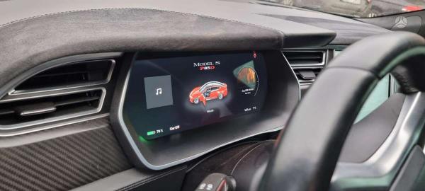 Red Tesla Model S 2016 in Siauliai, with an engine capacity of 0.00 L and mileage of 150 thousand km for 24500 €, photo 11 on AUTOMOTO.COM.LV