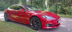 Sarkans Tesla Model S 2016 Kauņa, ar dzinēja tilpumu 0.00 L un nobraukumu 200 tūkst. km par 18300 €, foto 3 vietnē AUTOMOTO.COM.LV