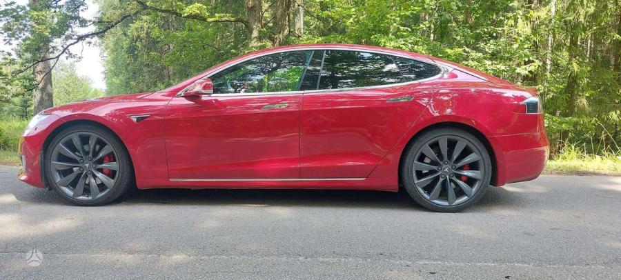 Sarkans Tesla Model S 2016 Kauņa, ar dzinēja tilpumu 0.00 L un nobraukumu 200 tūkst. km par 18300 €, foto 5 vietnē AUTOMOTO.COM.LV