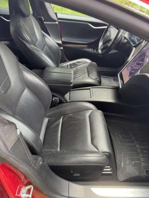 Sarkans Tesla Model S 2016 Kauņa, ar dzinēja tilpumu 0.00 L un nobraukumu 200 tūkst. km par 18300 €, foto 14 vietnē AUTOMOTO.COM.LV