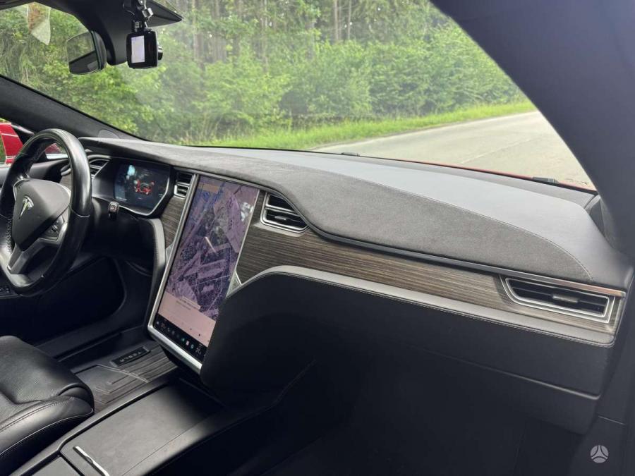 Sarkans Tesla Model S 2016 Kauņa, ar dzinēja tilpumu 0.00 L un nobraukumu 200 tūkst. km par 18300 €, foto 15 vietnē AUTOMOTO.COM.LV