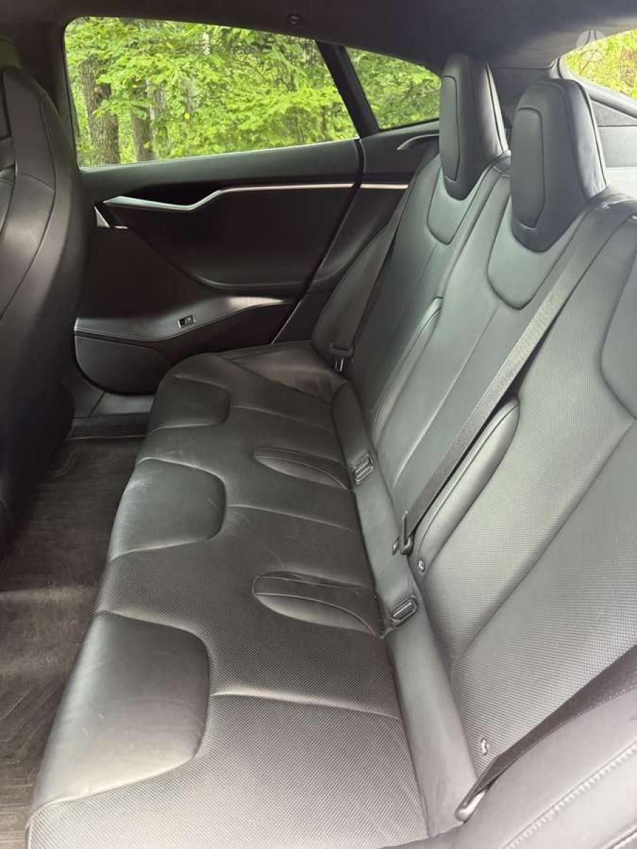 Sarkans Tesla Model S 2016 Kauņa, ar dzinēja tilpumu 0.00 L un nobraukumu 200 tūkst. km par 18300 €, foto 17 vietnē AUTOMOTO.COM.LV