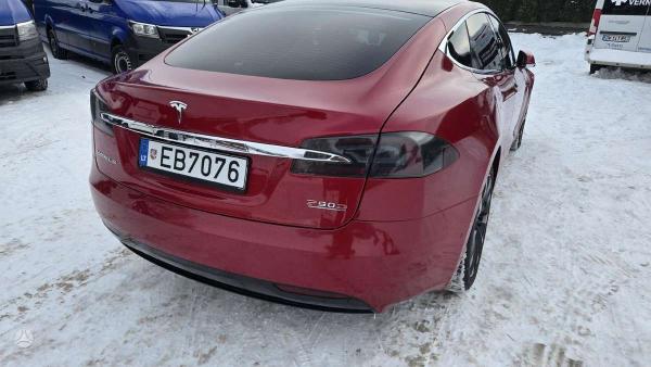 Sarkans Tesla Model S 2017 Tauragė, ar dzinēja tilpumu 0.00 L un nobraukumu 22 tūkst. km par 26800 €, foto 4 vietnē AUTOMOTO.COM.LV
