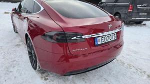 Sarkans Tesla Model S 2017 Tauragė, ar dzinēja tilpumu 0.00 L un nobraukumu 22 tūkst. km par 26800 €, foto 5 vietnē AUTOMOTO.COM.LV